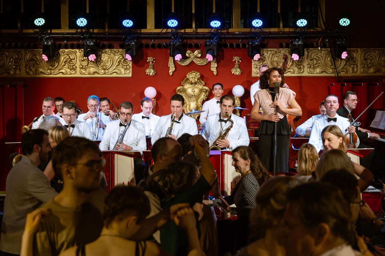 MONDAY SWING - Swing Base